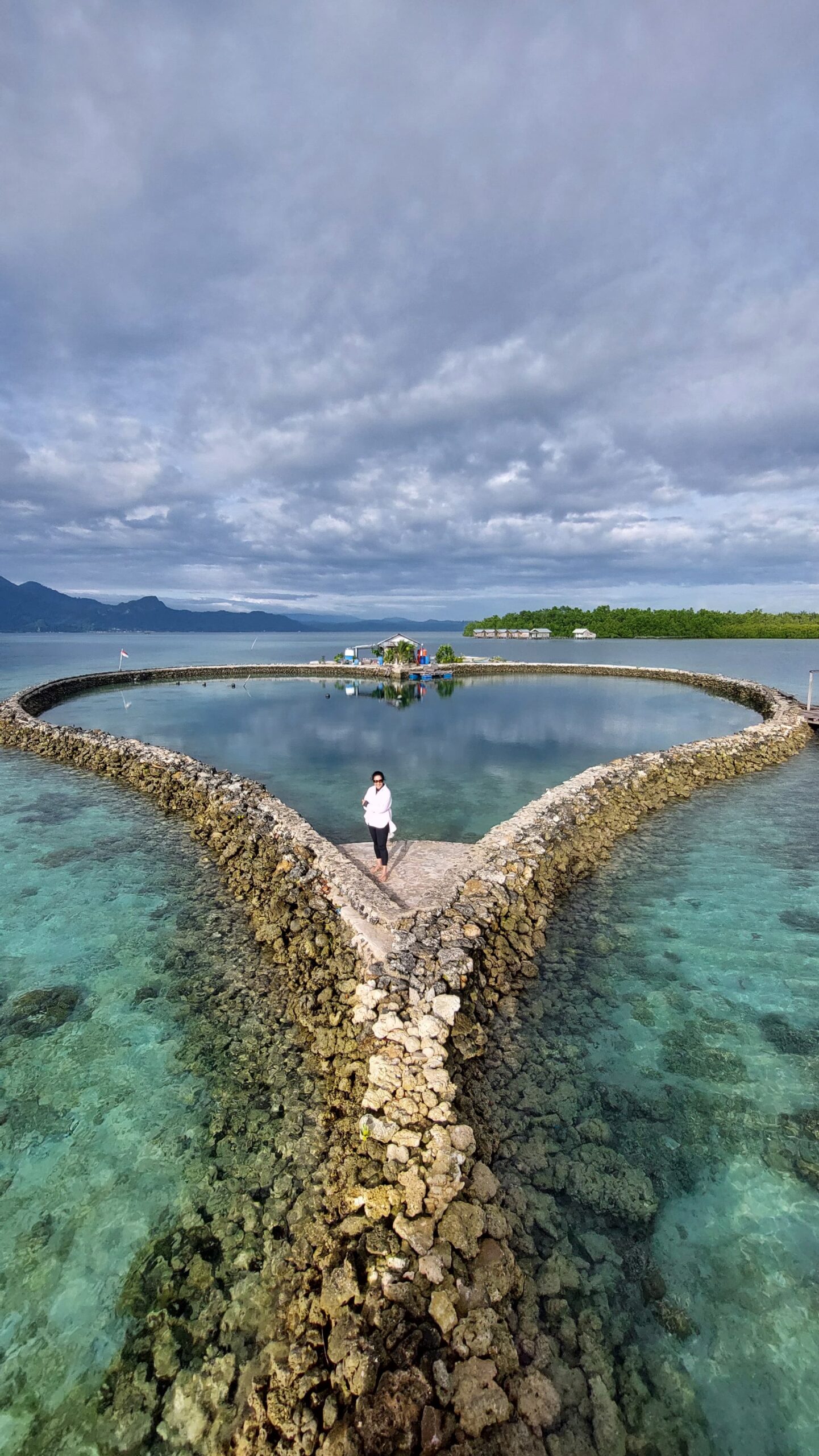 Keramba Cinta Sawai: Menyelami Keindahan Laut Seram Bersama Zidane ...