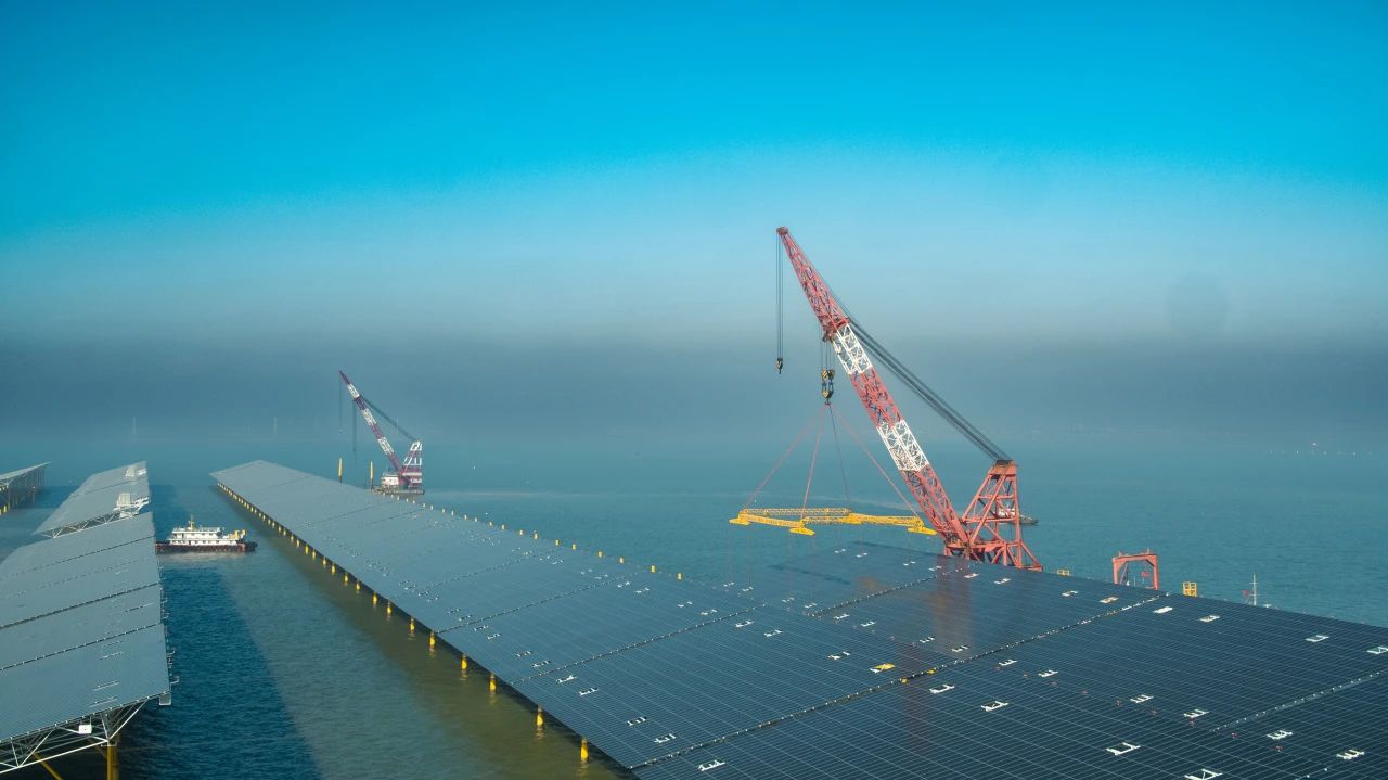 China Hadirkan Ladang Surya Lepas Pantai Terbesar Dunia - MulaMula